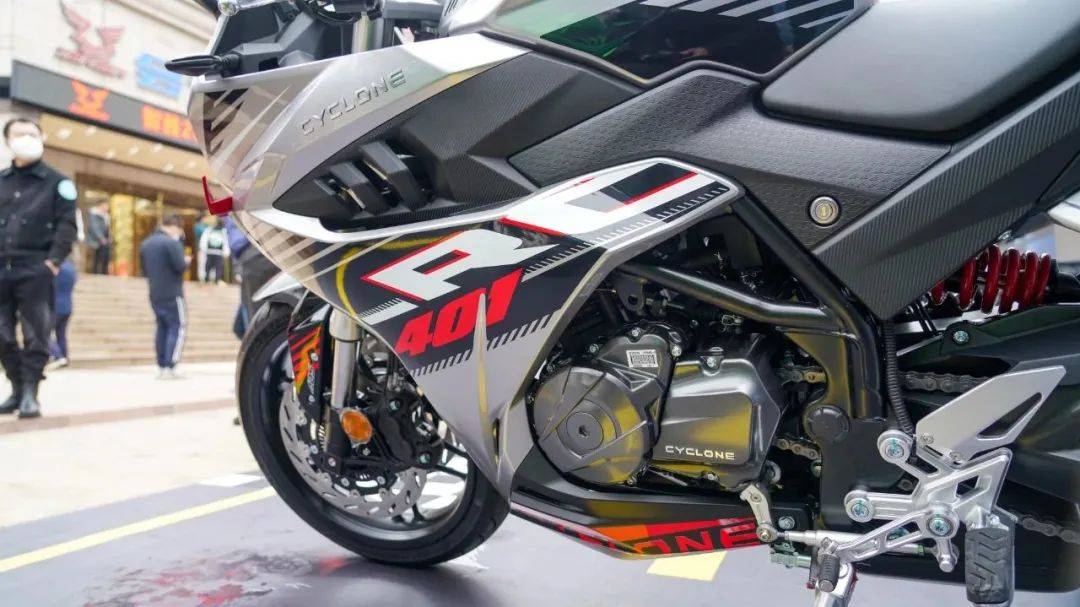 31980元的赛科龙RC401赛道版多项硬核升级，对标竞品有何优劣？_搜狐汽车_搜狐网