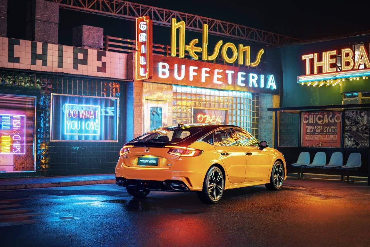 型格HATCHBACK 13.99万起售，配6MT，还看马自达3？_搜狐汽车_搜狐网