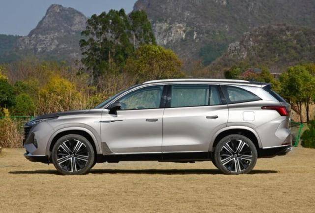 家用大6座！搭载47英寸贯通屏，荣威RX9售17.58万元起_搜狐汽车_搜狐网