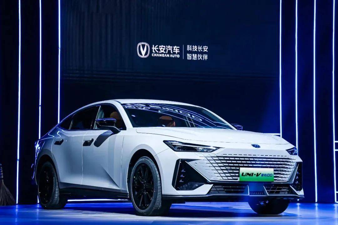 长安智电iDD双车型上市，在“混”战中凭啥打动消费者？_搜狐汽车_搜狐网