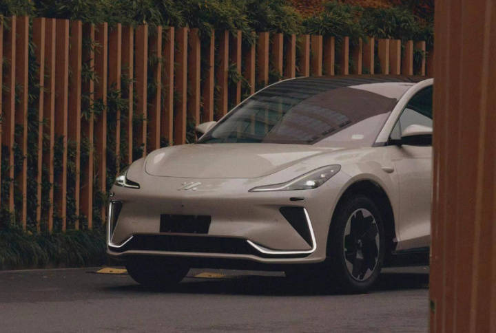 新势力豪华SUV对决：智己LS7对比蔚来ES7谁更超值？_搜狐汽车_搜狐网