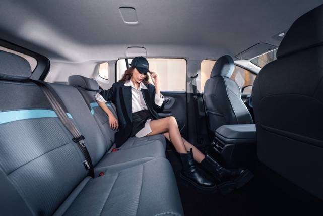 卷起来！续航430km，埃安AION Y Younger售11.98万元_搜狐汽车_搜狐网