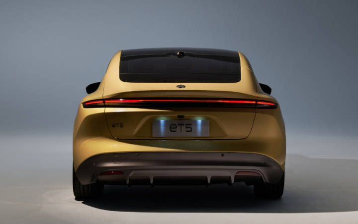 30万级豪华纯电轿车如何选？蔚来ET5对比宝马i3_搜狐汽车_搜狐网