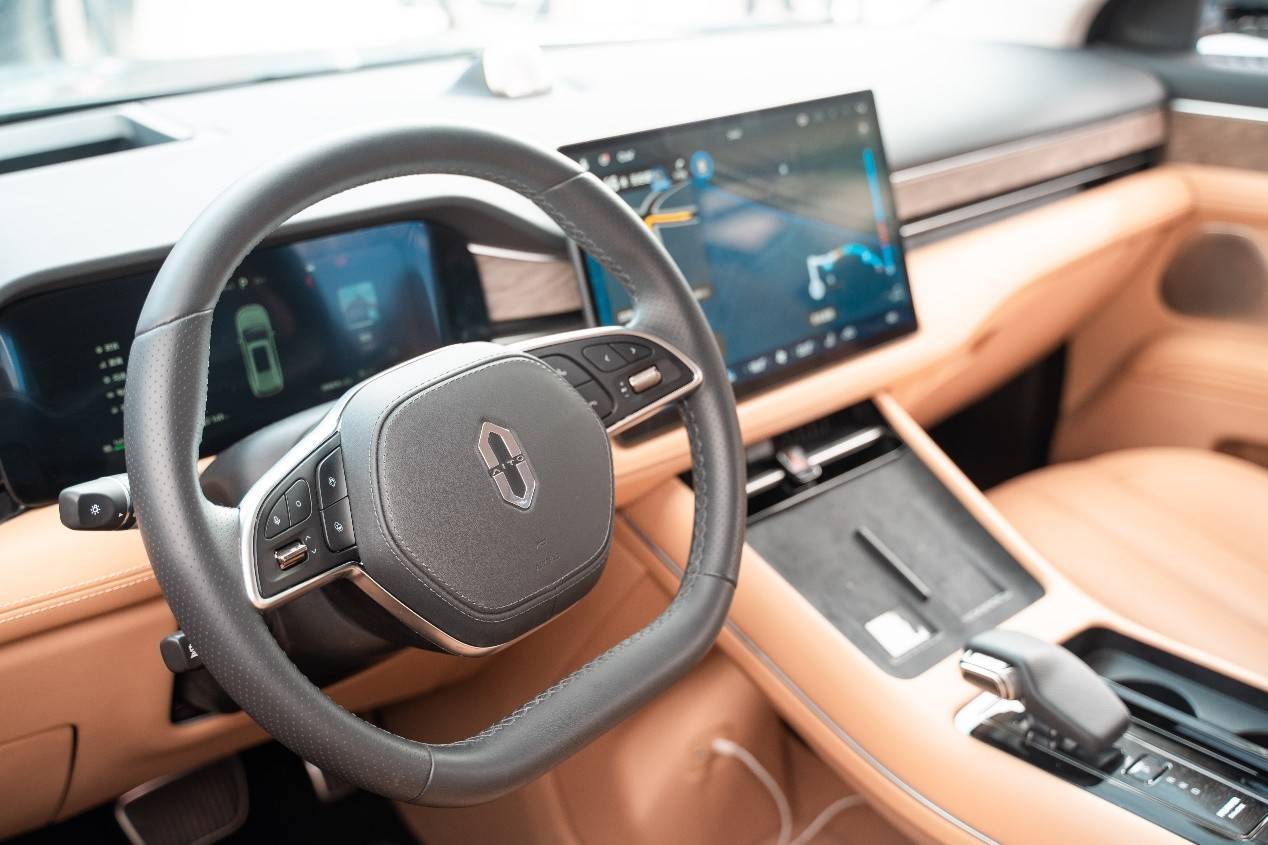 2023成都春季车展，30万级纯电： HUAWEI问界M5 EV对比Model Y谁更有优势？_搜狐汽车_搜狐网