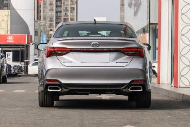 配2.5L+8AT，车长4990mm，优惠3万的亚洲龙，还可以再等等？_搜狐汽车_搜狐网