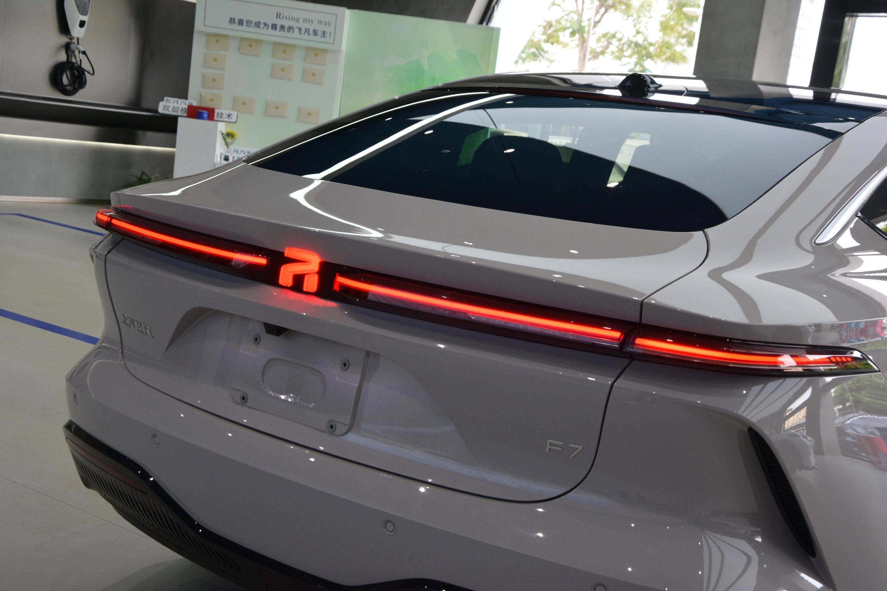 蔚来ET7同级 预售28万起 飞凡F7到店实拍_搜狐汽车_搜狐网