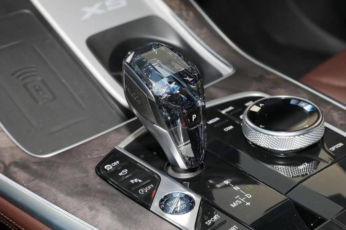 60万级豪华SUV之争！蔚来ES8行政版和宝马X5 30Li尊享型，该选谁？_搜狐汽车_搜狐网