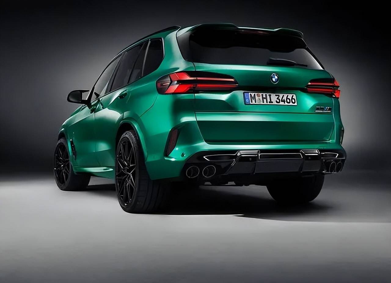 新宝马X5 M实车海外曝光，4.4T V8带电，双联屏，或三季度引入国内_搜狐汽车_搜狐网