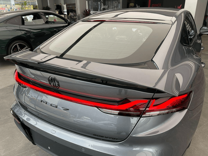 三段式升降尾翼+四出排气+无框车门+261马力，探店MG7_搜狐汽车_搜狐网