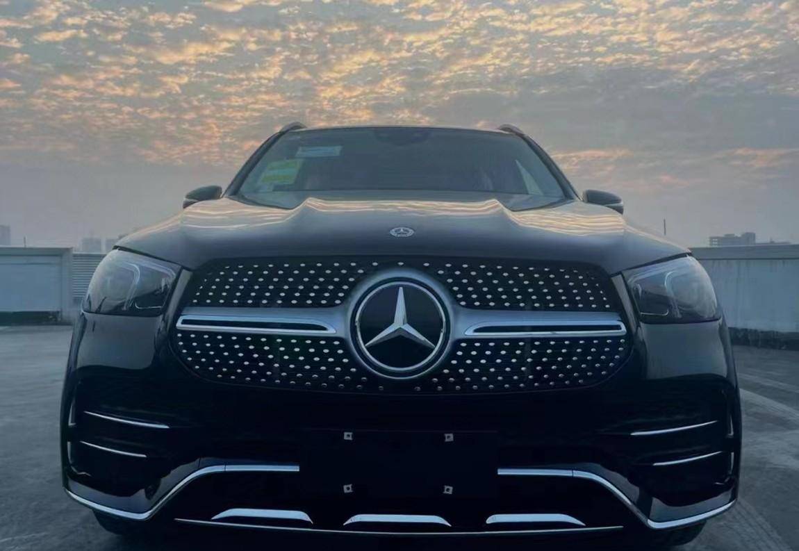 23款奔驰GLE450豪华型实拍，曜岩黑的车漆，恢弘大气，落地超94万_搜狐汽车_搜狐网