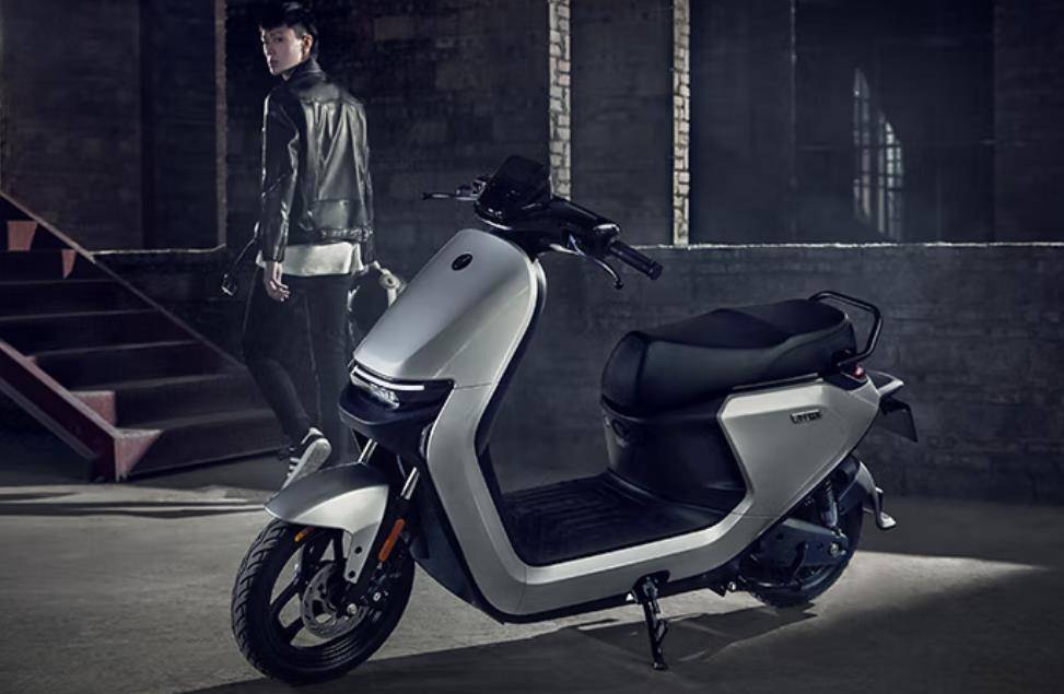 3900起，最高续航120km！雅迪M9、九号N85C，谁更值得买？_搜狐汽车_搜狐网