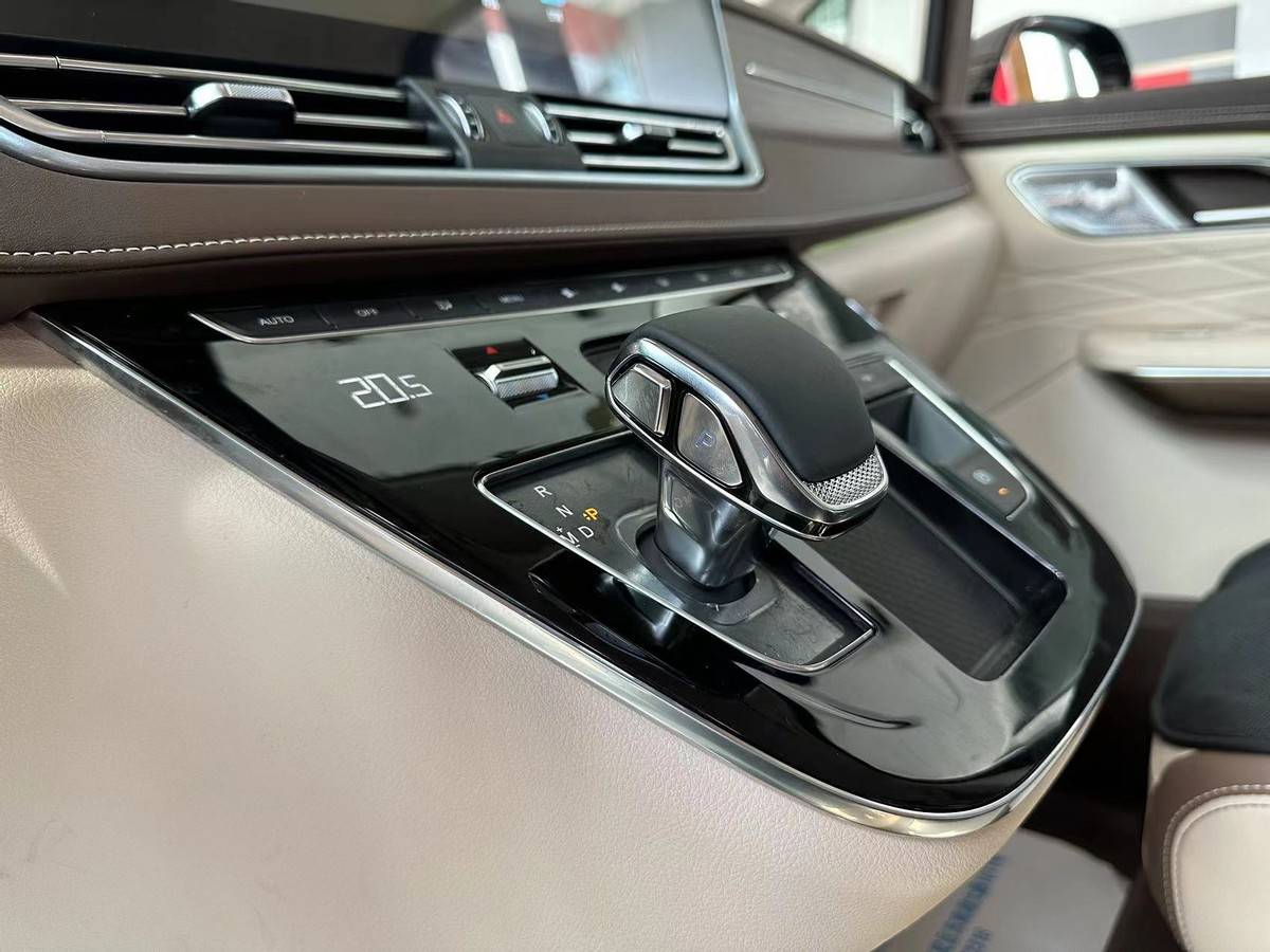 探店奔腾M9：23.58万起预售 比传祺M8大_搜狐汽车_搜狐网