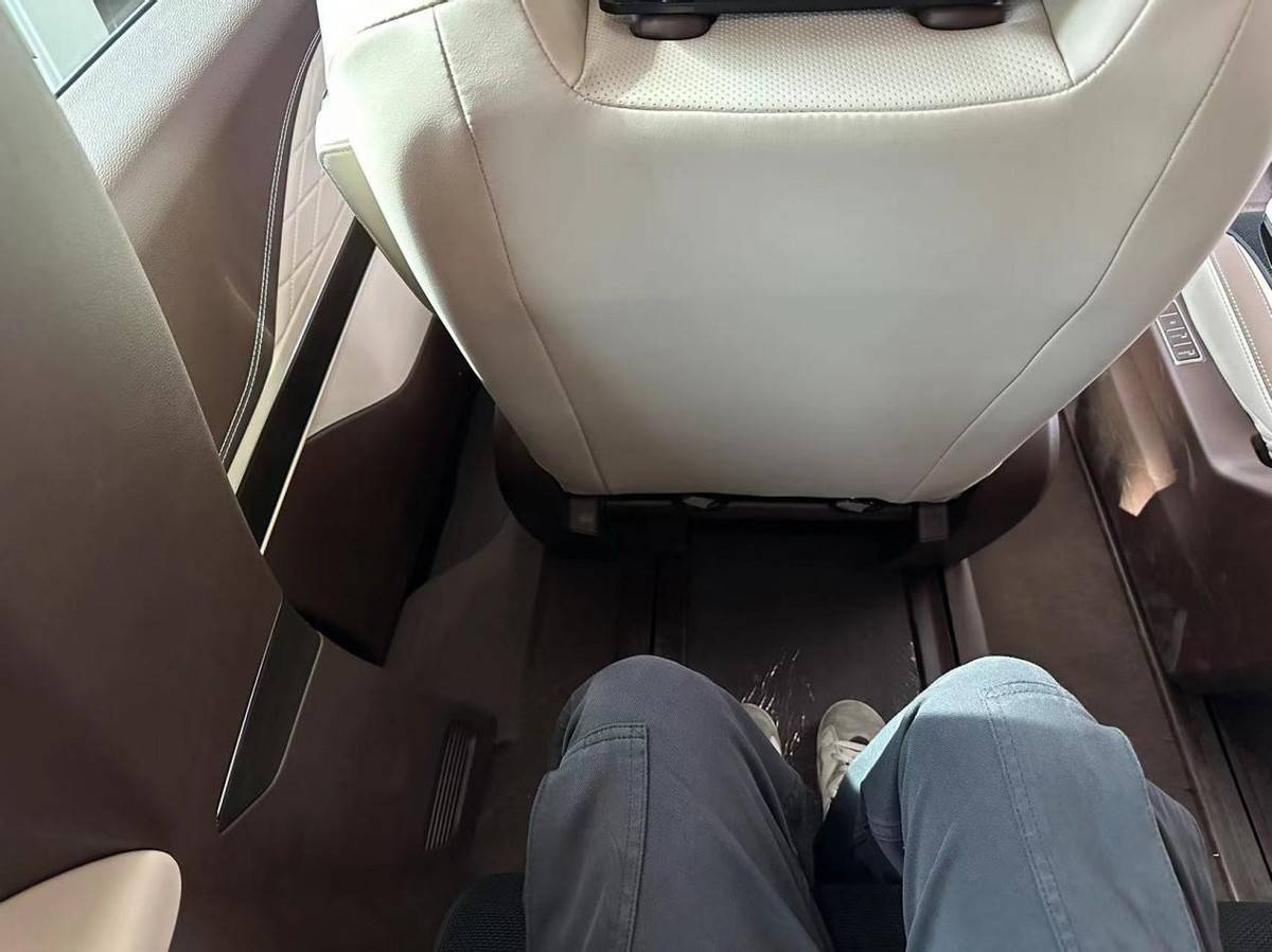 探店奔腾M9：23.58万起预售 比传祺M8大_搜狐汽车_搜狐网