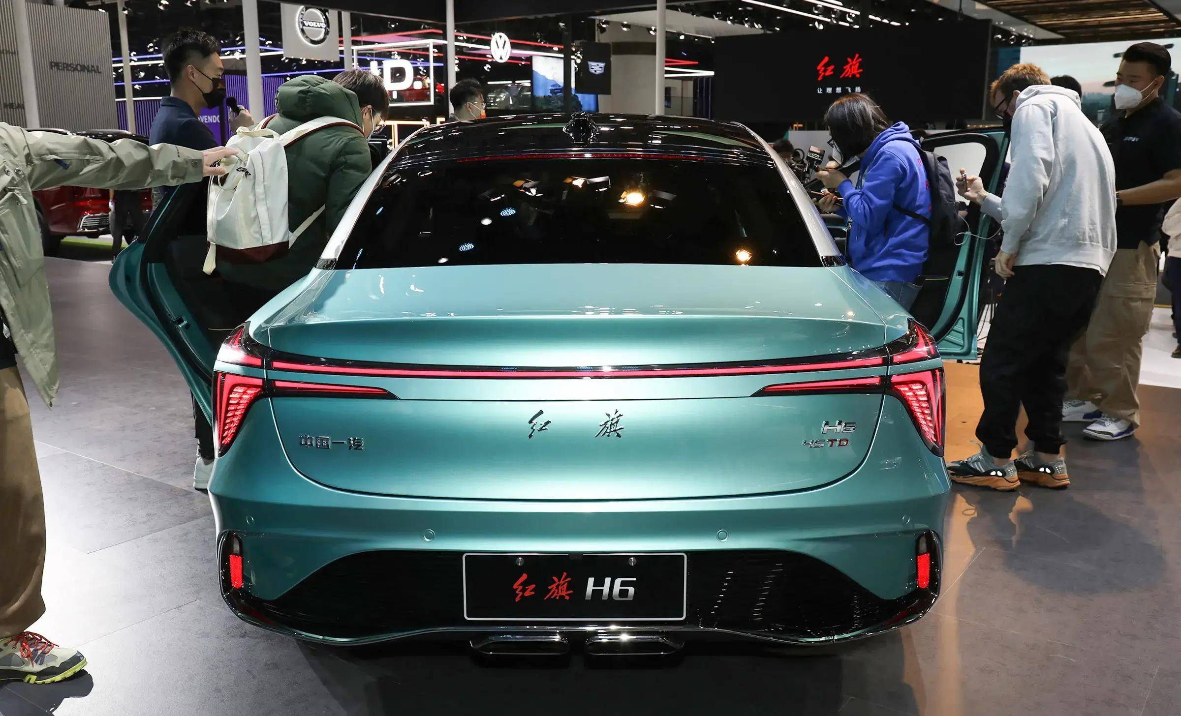 高功率2.0T外加8AT！红旗H6主打运动，颜值高空间大，就缺混动了_搜狐汽车_搜狐网