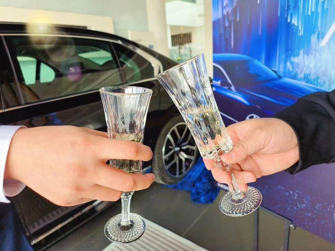 颠覆想象｜全新BMW 7系交车仪式圆满落幕。_搜狐汽车_搜狐网