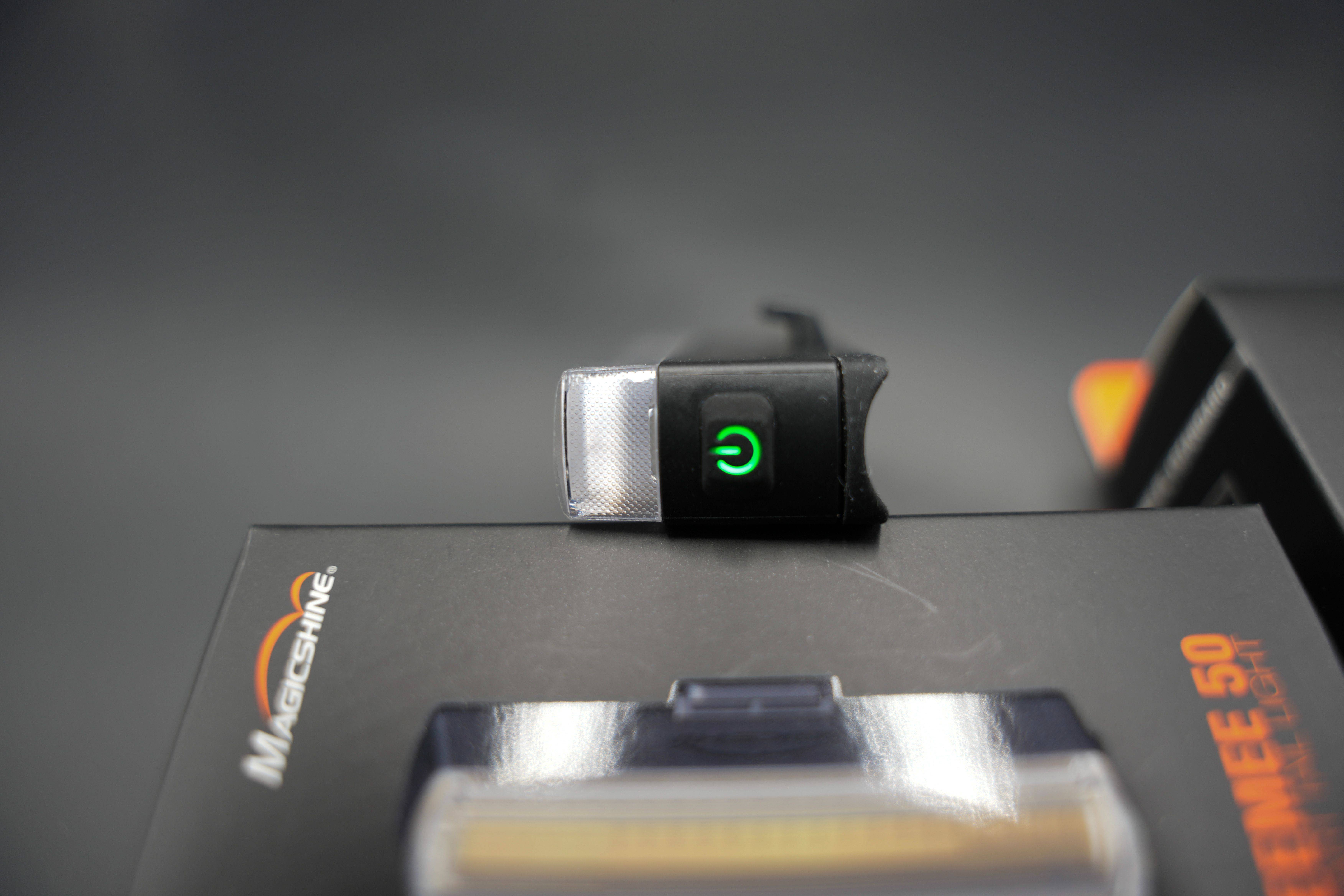 用闪亮给予夜骑的安全--迈极炫SEEMEE 20 V2.0 & 迈极炫 SEEMEE50尾灯使用体验_搜狐汽车_搜狐网