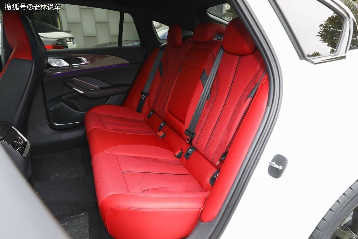 红旗首款轿跑，标配2.0T+8AT，不到20万跑出了奥迪A7的步伐_搜狐汽车_搜狐网
