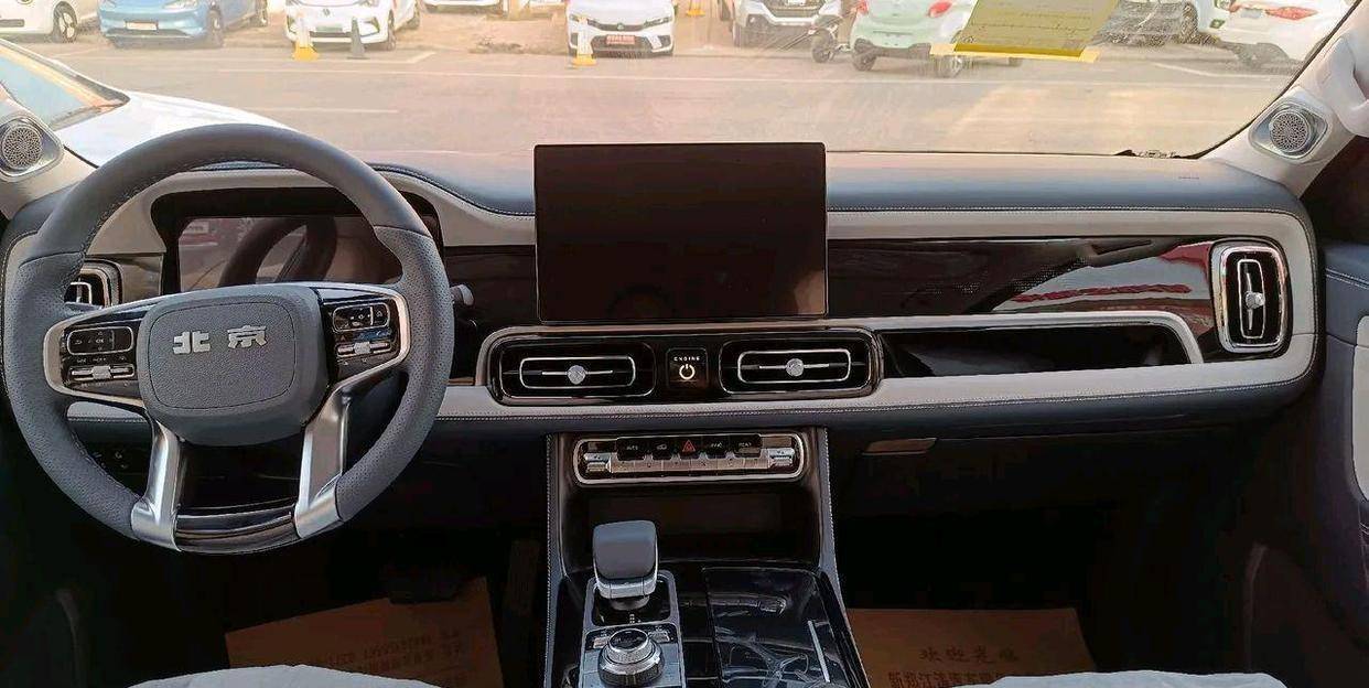 内饰开窍了！新款“BJ60”进店实拍，竞争坦克500，配48V轻混系统_搜狐汽车_搜狐网