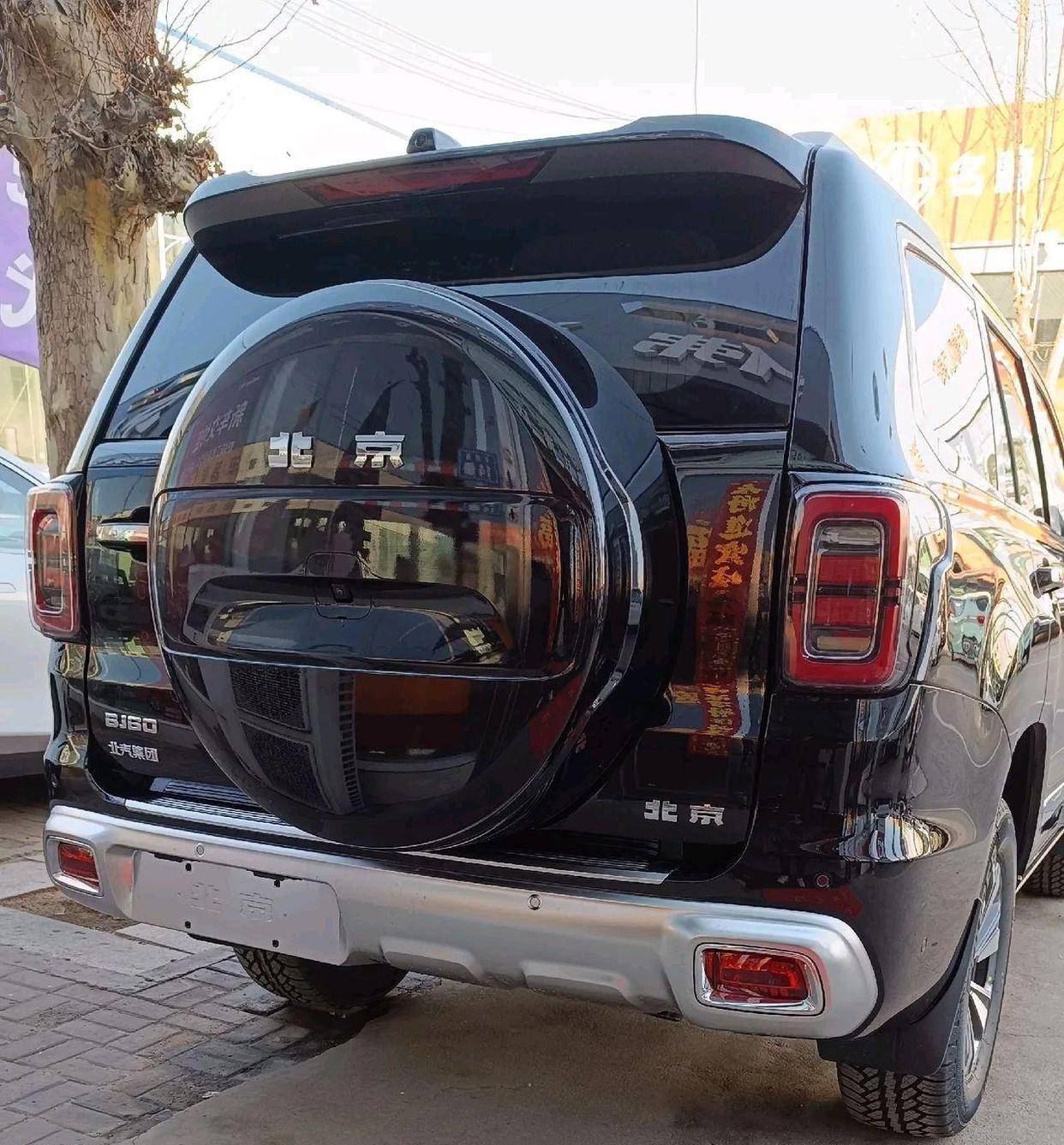 内饰开窍了！新款“BJ60”进店实拍，竞争坦克500，配48V轻混系统_搜狐汽车_搜狐网