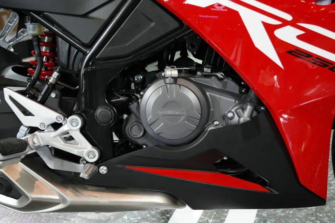 入门级仿赛又添新丁：19980元起的赛科龙RC250能不能打_搜狐汽车_搜狐网