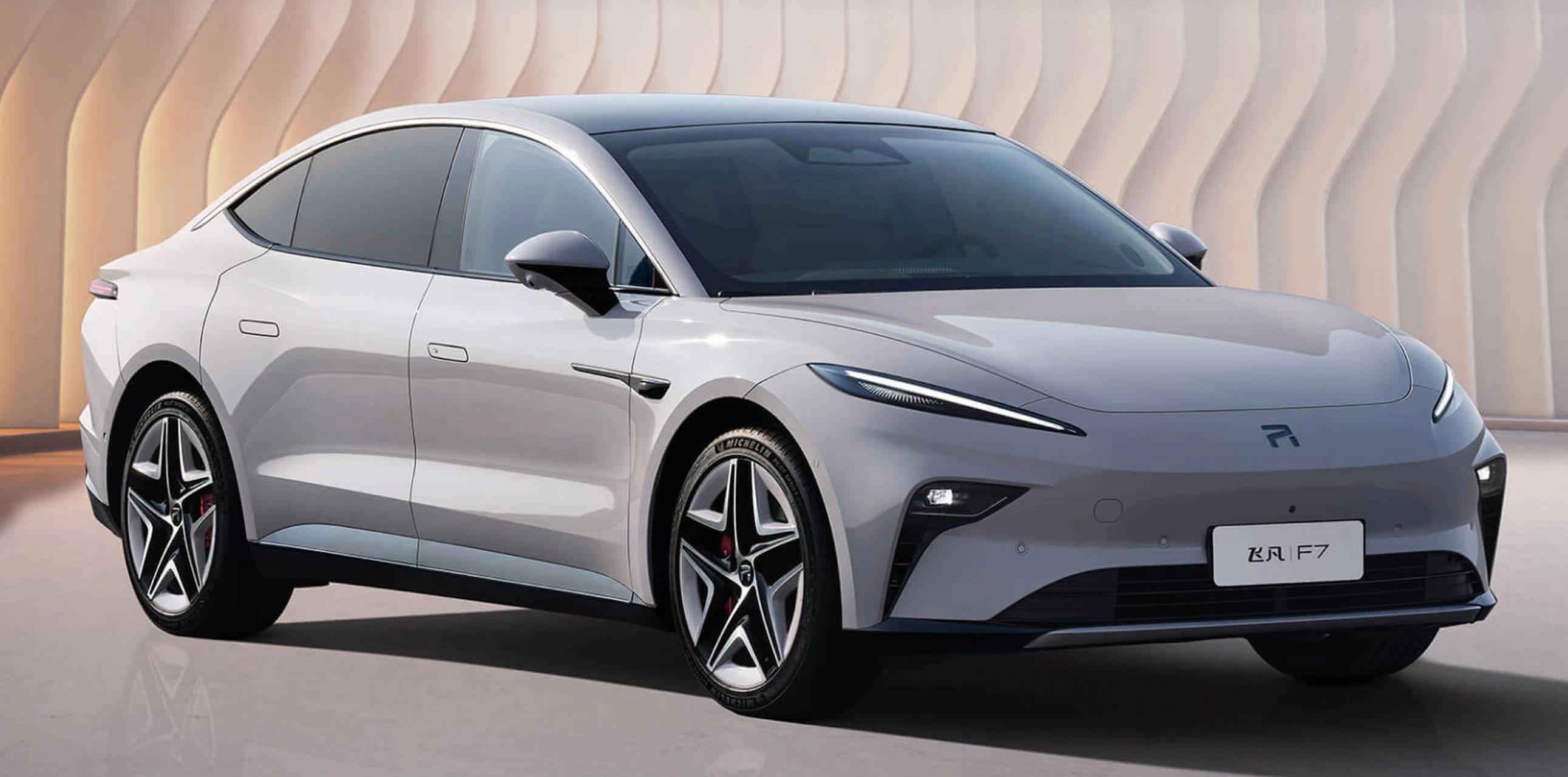 上汽“疯了”！5米中大型轿车不到21万，你让小鹏P7i怎么卖？_搜狐汽车_搜狐网