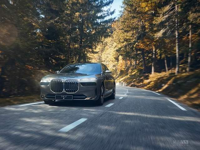 宝马i7 eDrive50L中国上市 后排配悬浮式巨幕_搜狐汽车_搜狐网