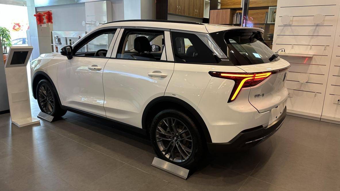 探店奔腾T55，8万级别紧凑SUV卷成这样了？_搜狐汽车_搜狐网