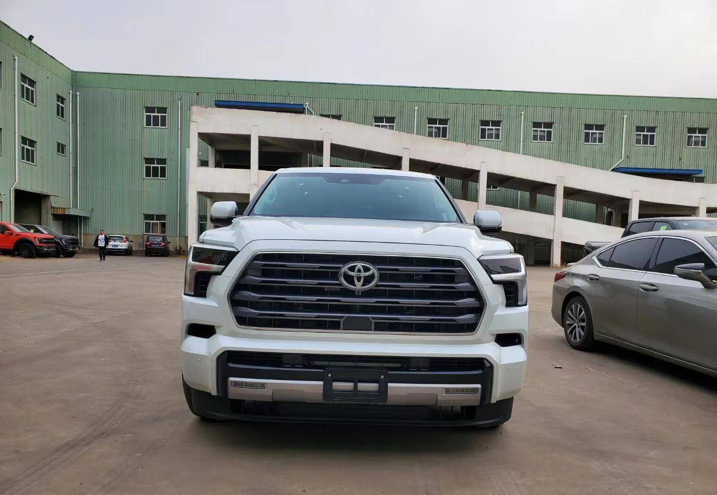 丰田红杉3.5T+48V轻混 油耗12.5升 起步价99.5万老板说不贵_搜狐汽车_搜狐网