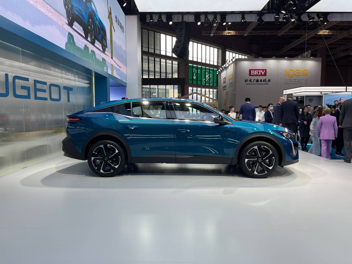 预售14.57万，掀背尾门+8AT，C5 X同级，法系新轿车亮相上海车展_搜狐汽车_搜狐网