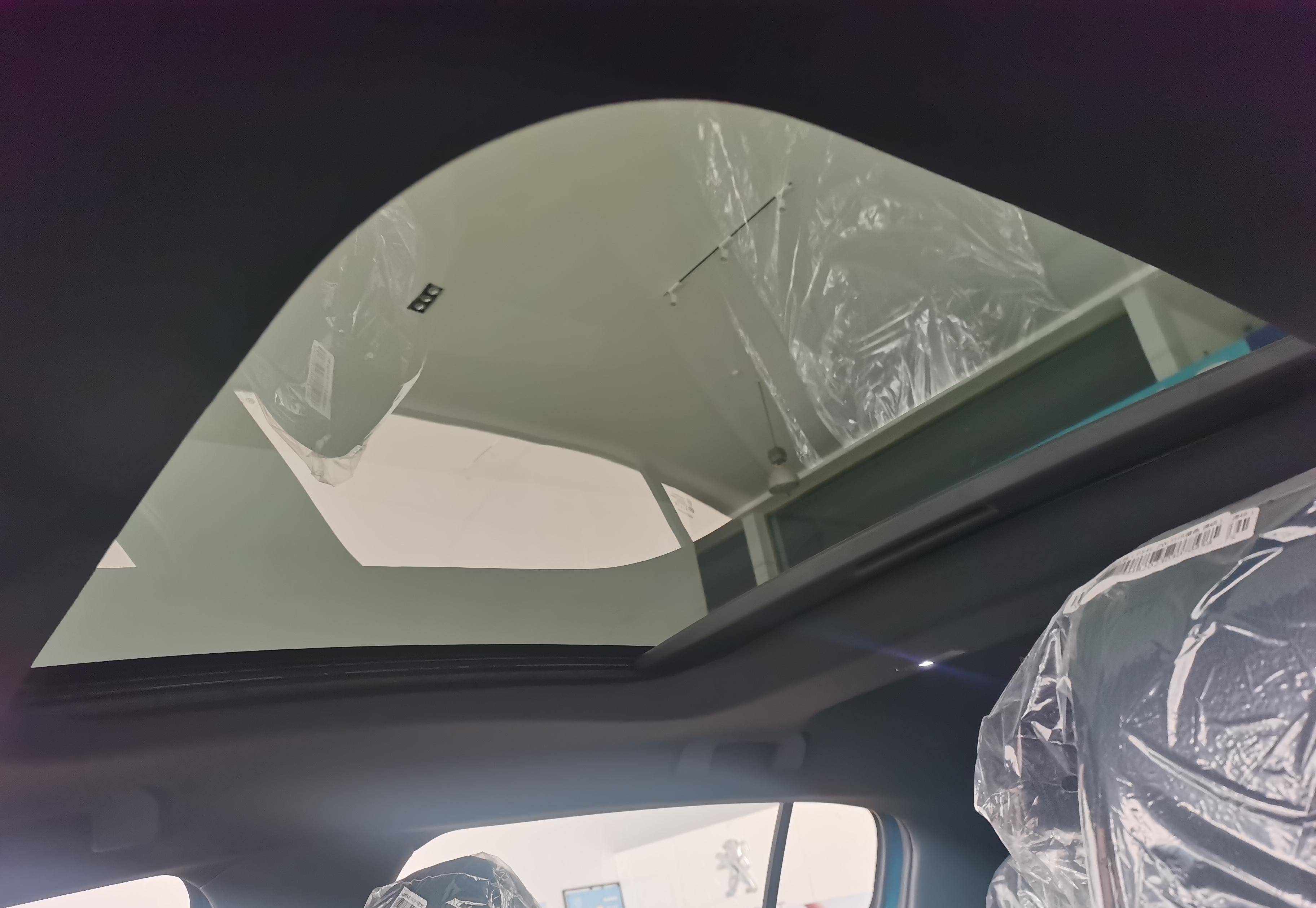 设计与实用兼顾，轴距2787mm，深度体验标致408X_搜狐汽车_搜狐网