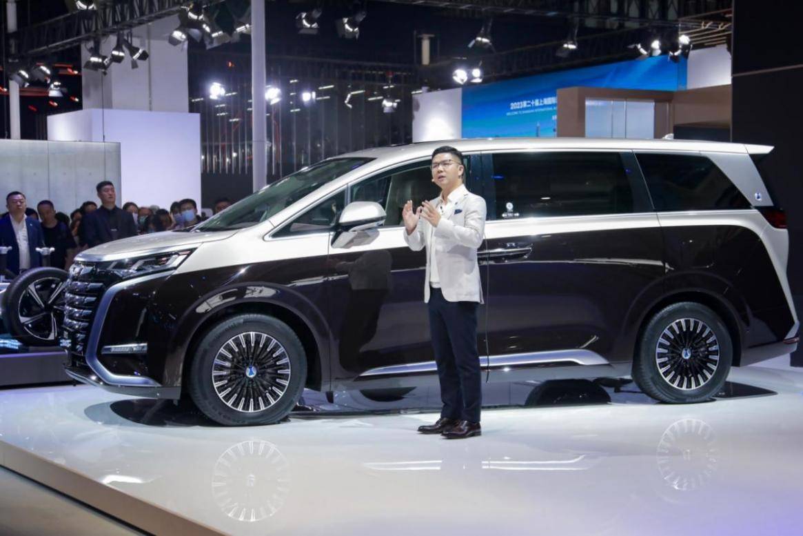 腾势车展再发力，D9推出双拼色4座版，别克GL8慌不慌？_搜狐汽车_搜狐网