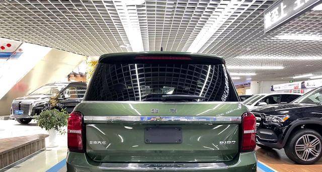 落地30万，尺寸媲美GLS，金属漆面豪华范十足，实拍北汽BJ90_搜狐汽车_搜狐网