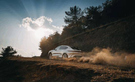 首月交付破千，销量达1947台，智己LS7的实力究竟如何？_搜狐汽车_搜狐网