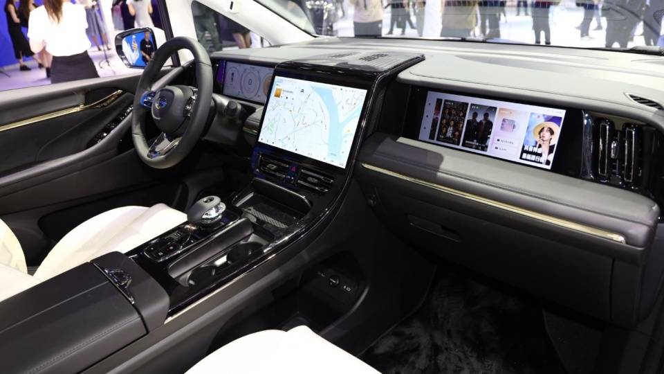 30多万买MPV，2.0T插混的传祺E9，家用选低配就足够？_搜狐汽车_搜狐网