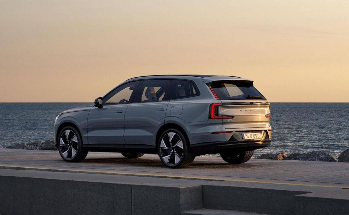 定位家族旗舰SUV，内置8155芯片，沃尔沃EX90即将亮相上海车展_搜狐汽车_搜狐网