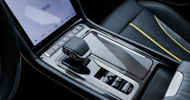 上市就被“国人捧红”，破百6.8秒，车长4990mm，不足20W质保终身_搜狐汽车_搜狐网