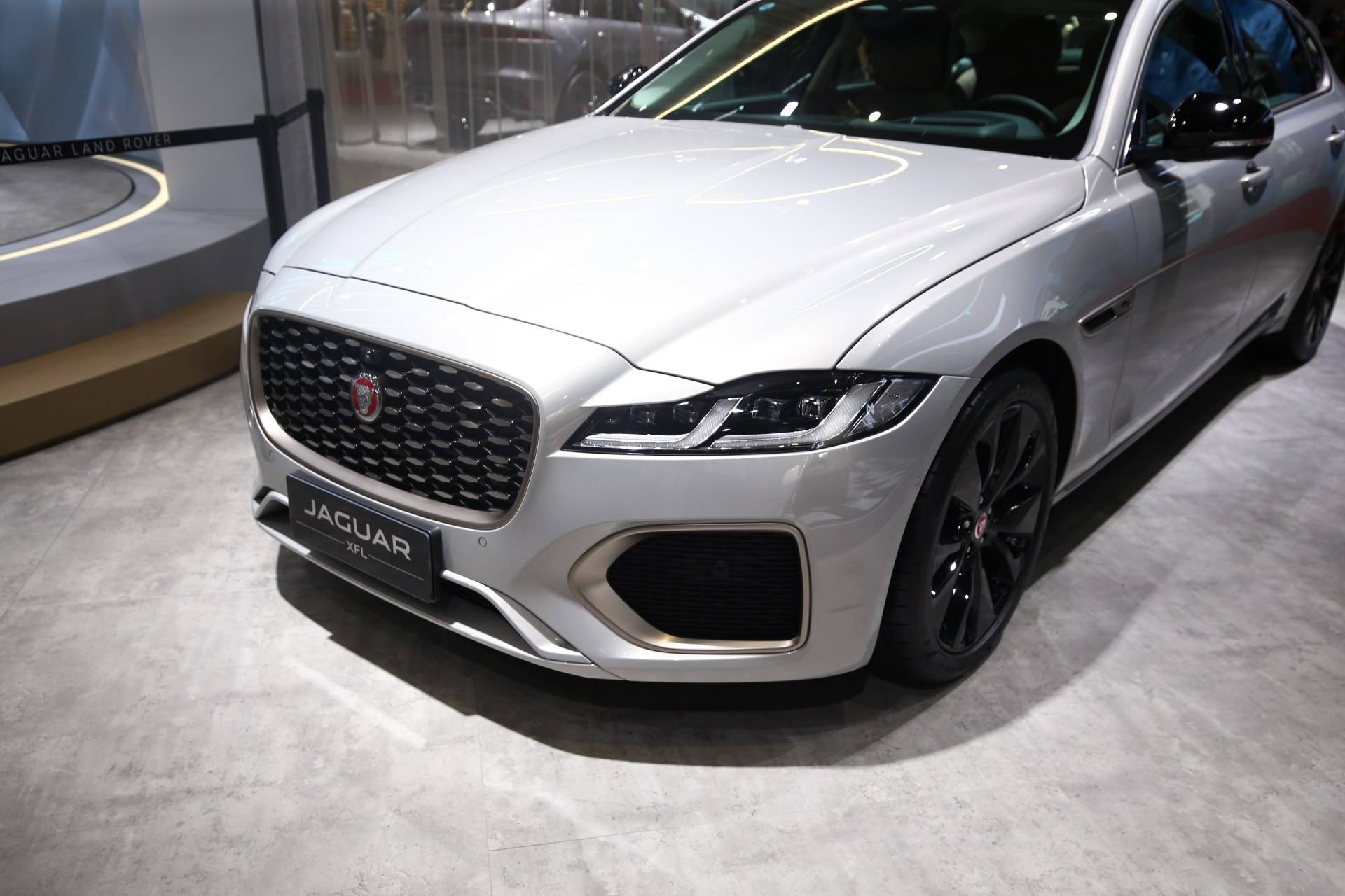 搭载第三代采埃孚8AT！性价比超A6L 这英伦豪车更值了？_搜狐汽车_搜狐网