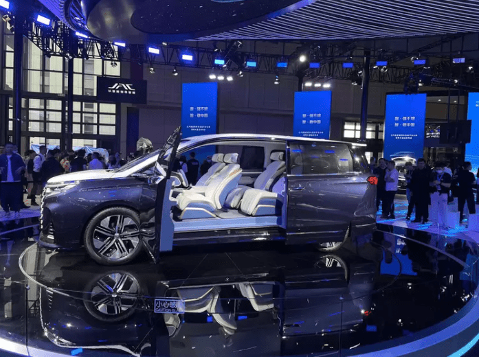 MPV新势力？专属架构 江淮瑞风全新中大型MPV RF-M概念车首发亮相_搜狐汽车_搜狐网