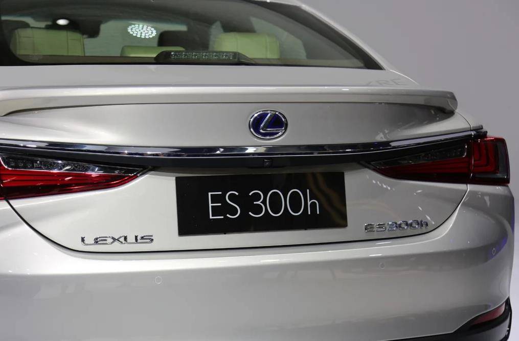 雷克萨斯铁心逼死奥迪！A6L见了不假思索，29万起奥迪猝不及防_搜狐汽车_搜狐网