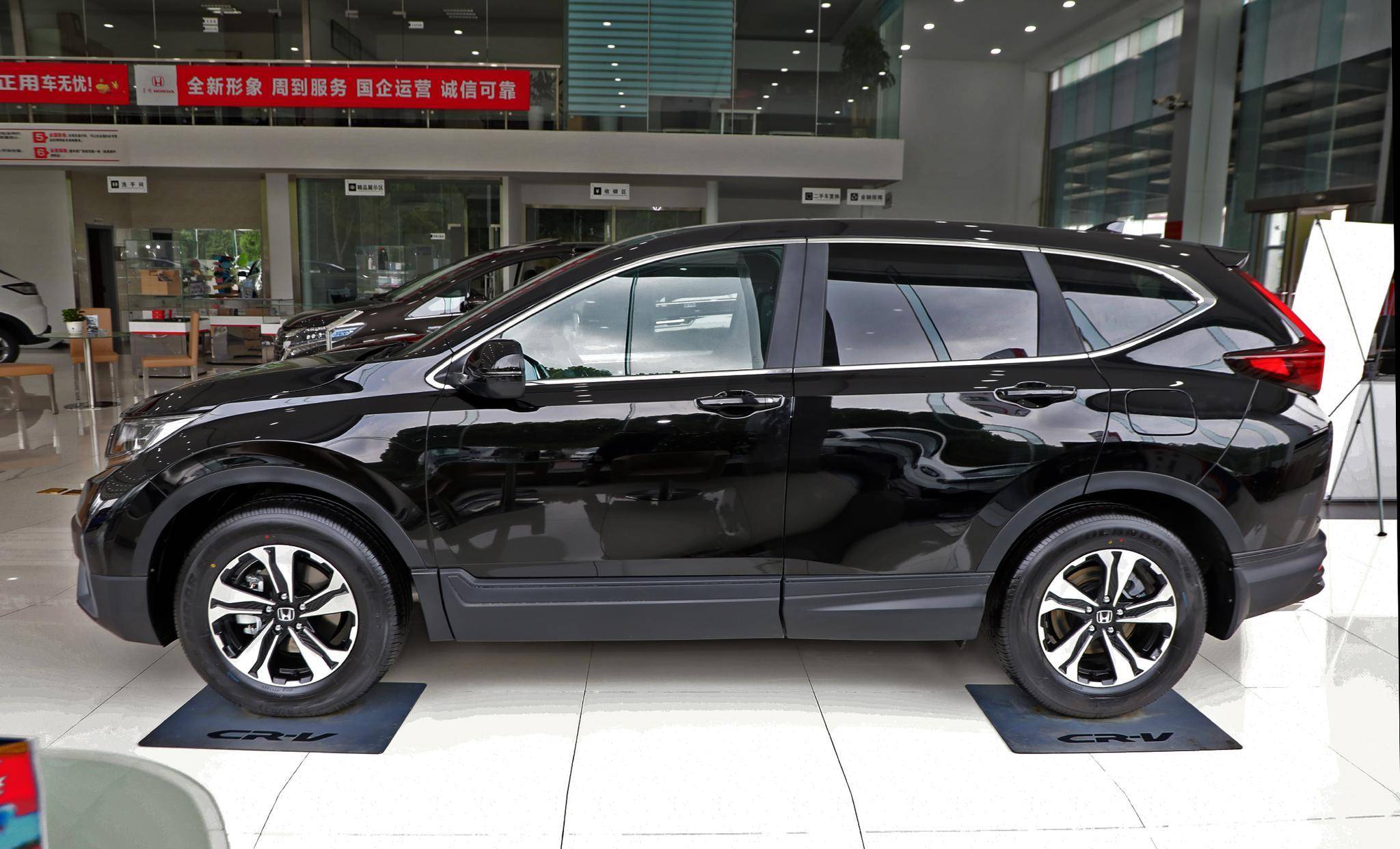 自动挡油耗4.9L，高销量大空间，耐造增压机动力强，实拍本田CRV_搜狐汽车_搜狐网