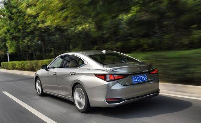 奥迪A6L和雷克萨斯ES300h哪个好？内行人：开完才知道差距！_搜狐汽车_搜狐网