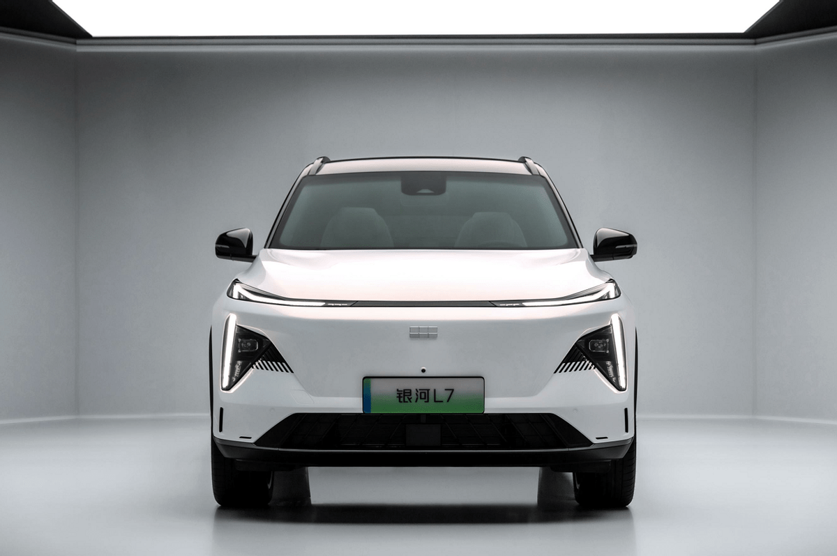 标配8155芯片+首搭银河N OS智能座舱系统，吉利银河L7才是最优解？_搜狐汽车_搜狐网