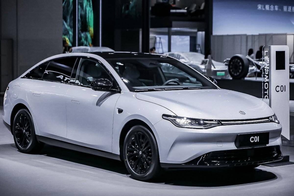 假期潮流个性之选 零跑C01和深蓝SL03你pick谁？_搜狐汽车_搜狐网