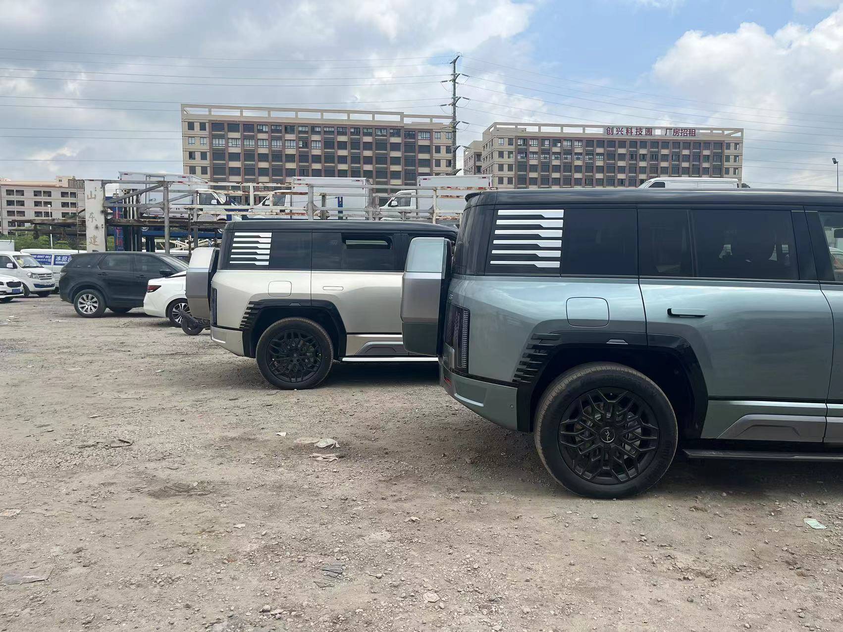 实拍仰望U8内饰！大面积皮质/三屏显示 卖109.8万便宜了？_搜狐汽车_搜狐网