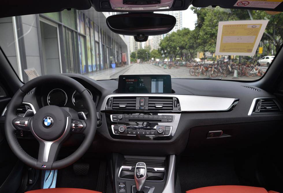 奔驰CLA再遇劲敌，搭2.0T＋8AT，比奥迪A4L好看，油耗5.8L_搜狐汽车_搜狐网