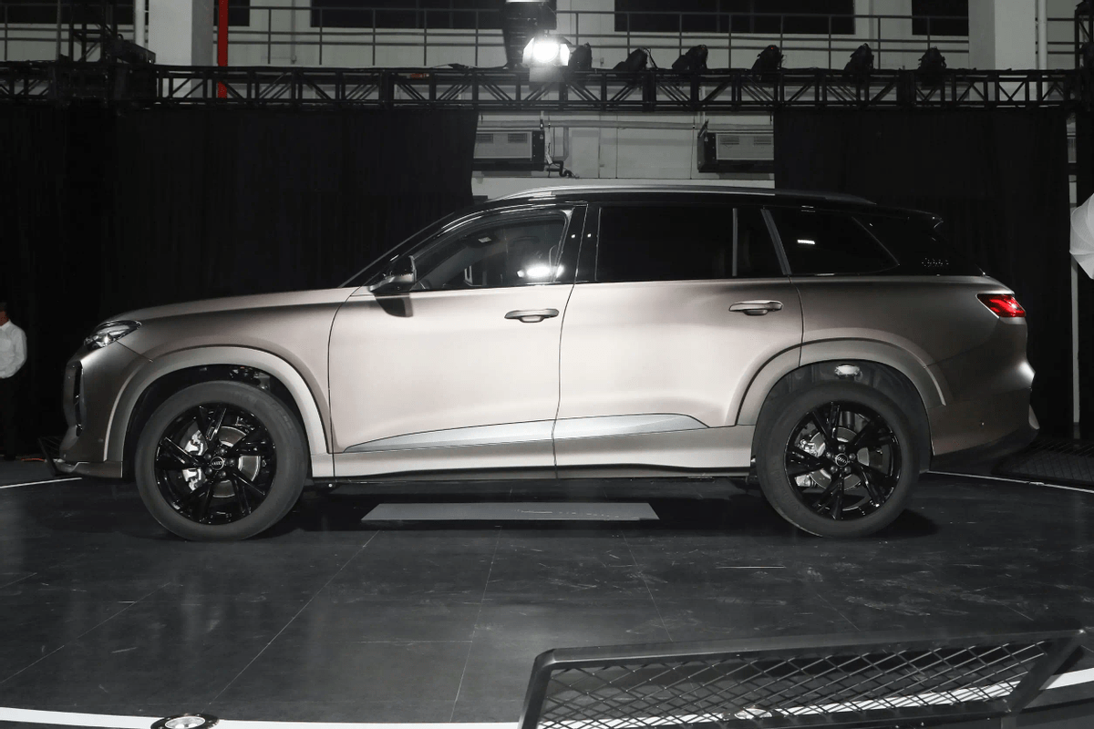 外观精致又霸气，旗舰Roadjet陆地专机，奥迪Q6比同级强？_搜狐汽车_搜狐网