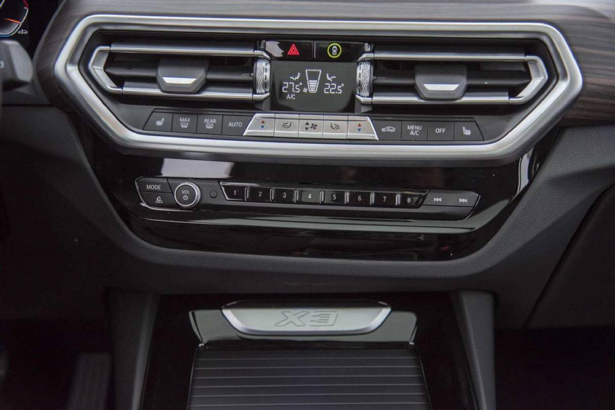 中型SUV的“标杆”，配2.0T+8AT动力，轴距超2米8，实拍宝马X3_搜狐汽车_搜狐网