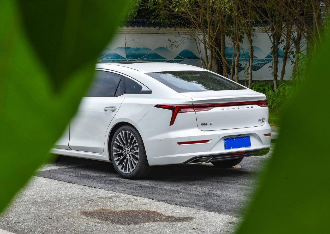 试驾|不到15万就有2.0T+6AT，奔腾B70的配置真的很顶_搜狐汽车_搜狐网