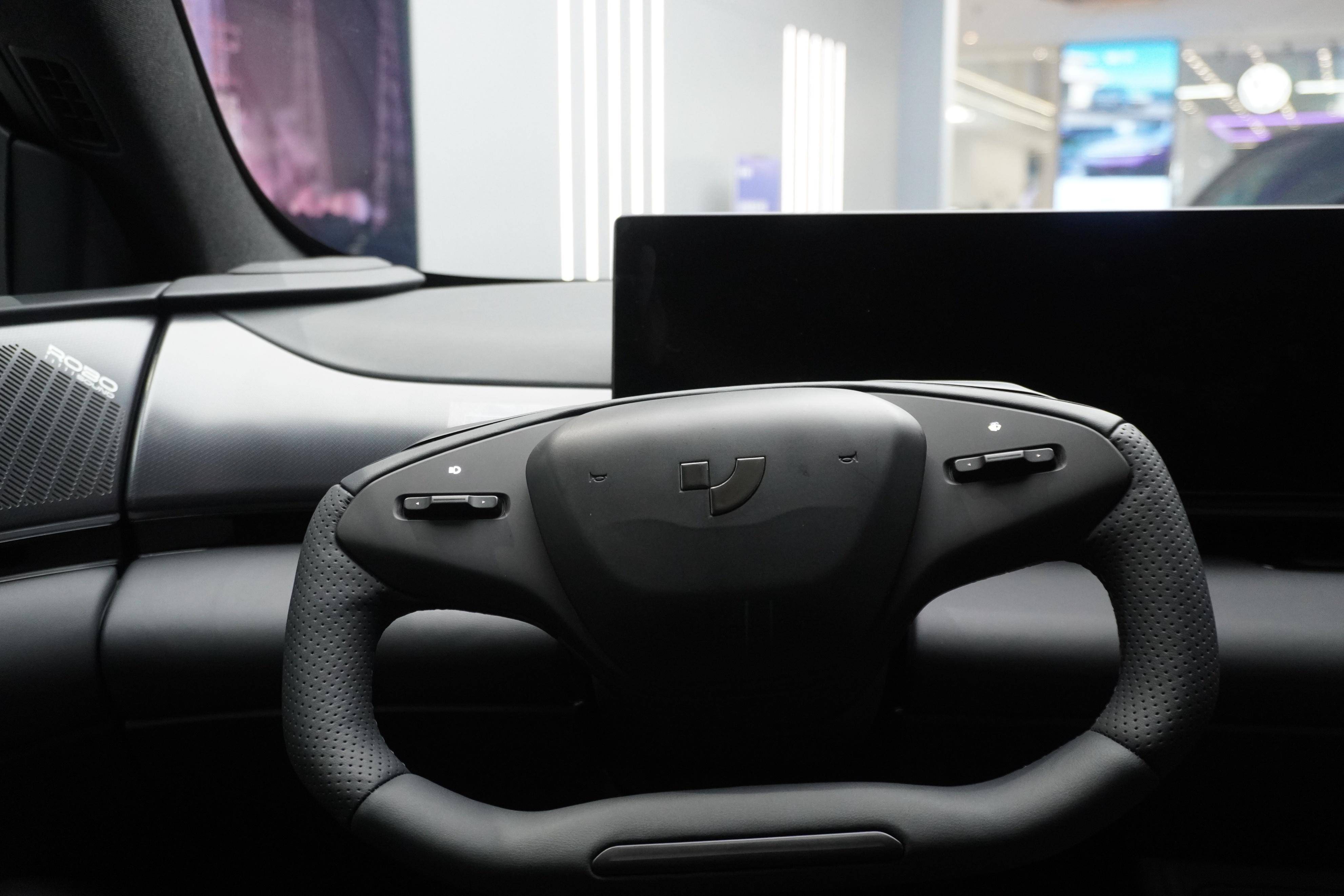 U型方向盘+35.6英寸大屏！探店体验集度ROBO-01_搜狐汽车_搜狐网