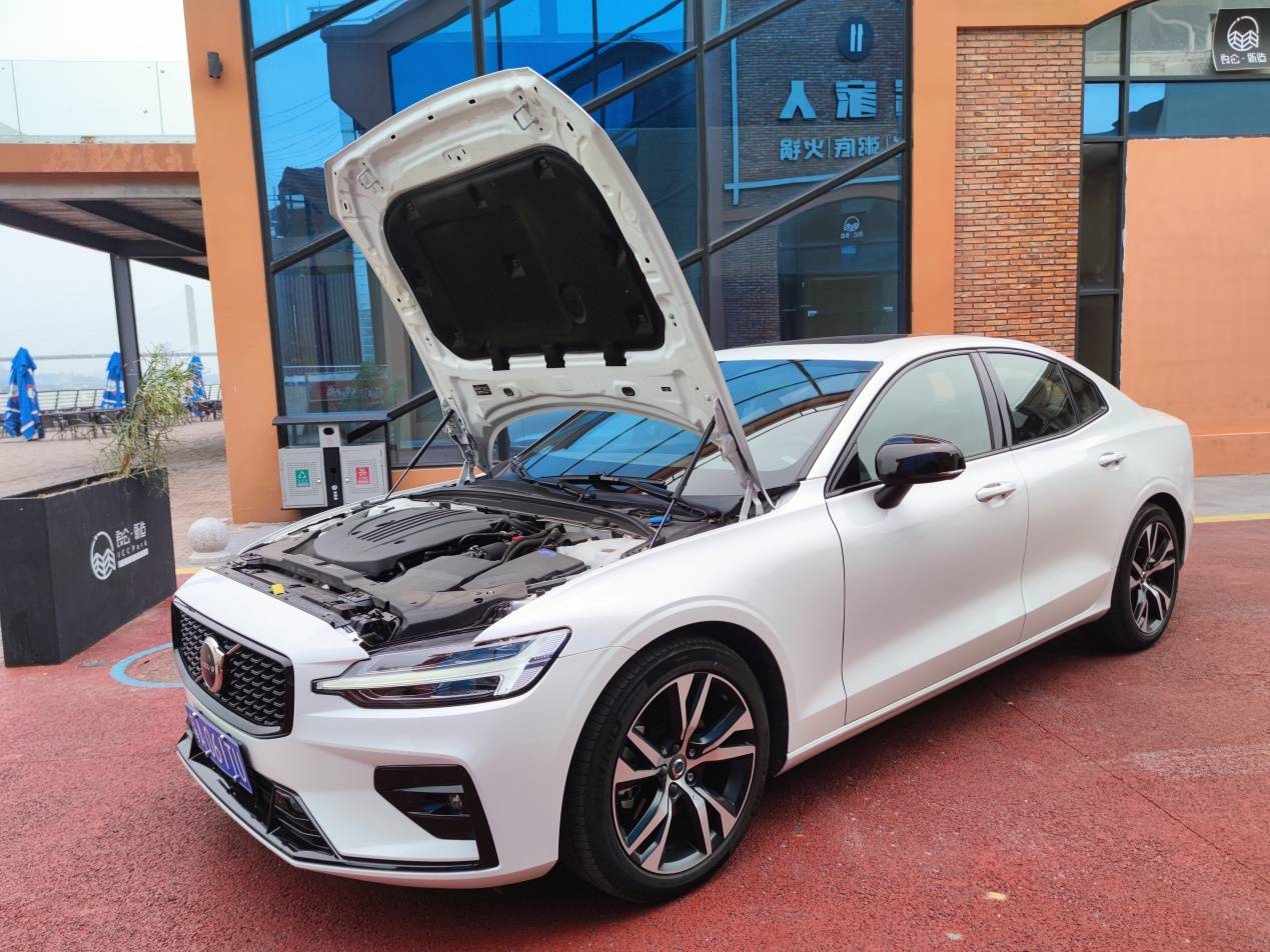 试驾沃尔沃S60 B5：后排不算差，操控超3系？_搜狐汽车_搜狐网